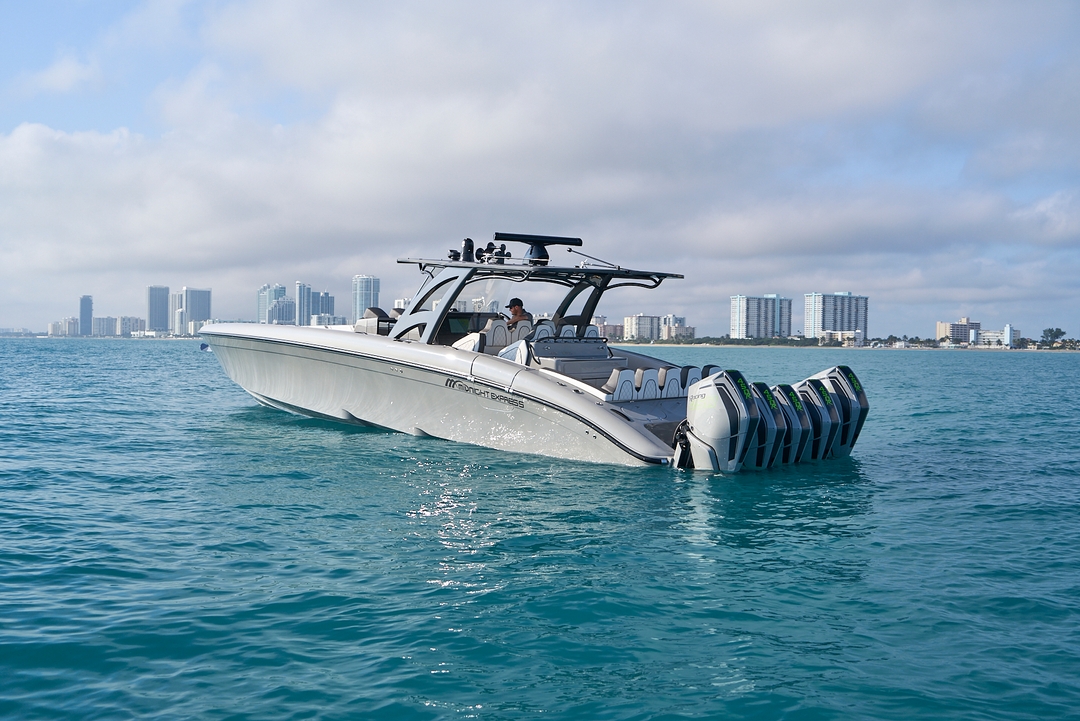 43' Open | Midnight Express Boats | High Performance Center Console