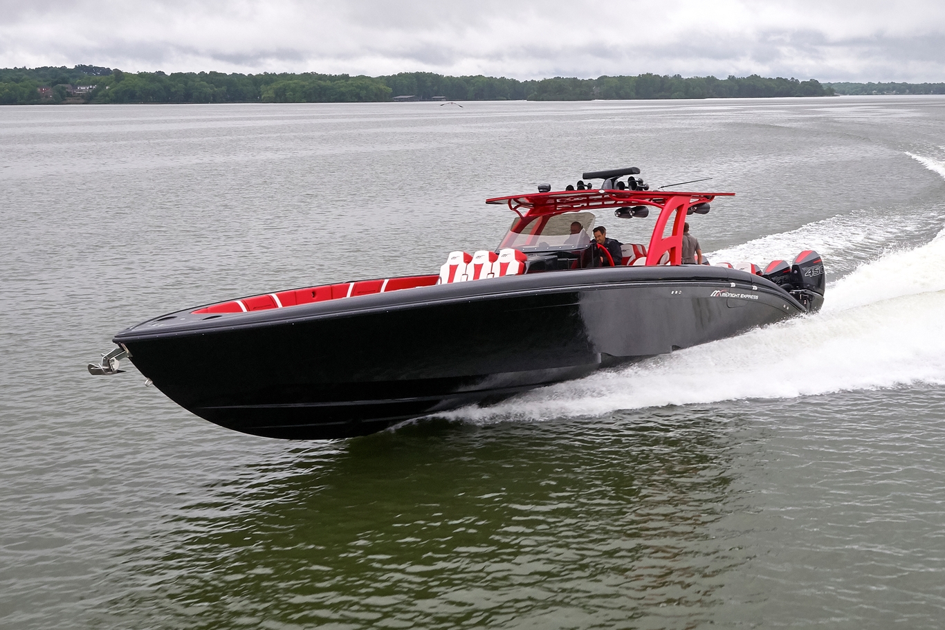 43' Open | Midnight Express Boats | High Performance Center Console