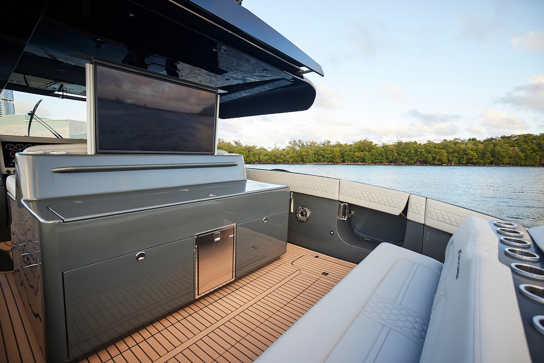 60' Pied-A-Mer | Midnight Express | High Performance Center Console
