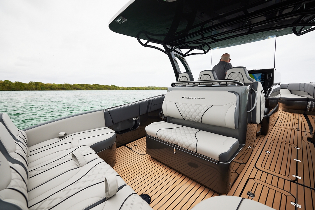 37′ Open | Midnight Express Boats | High Performance Center Console
