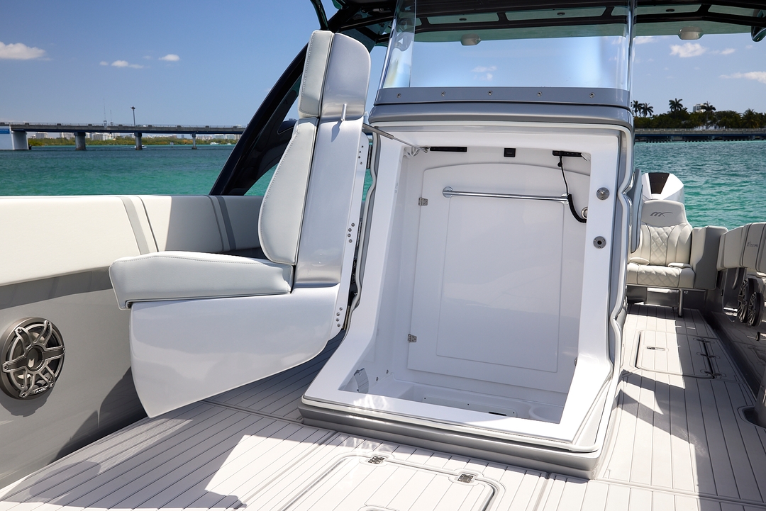 34' Open | Midnight Express Boats | High Performance Center Console