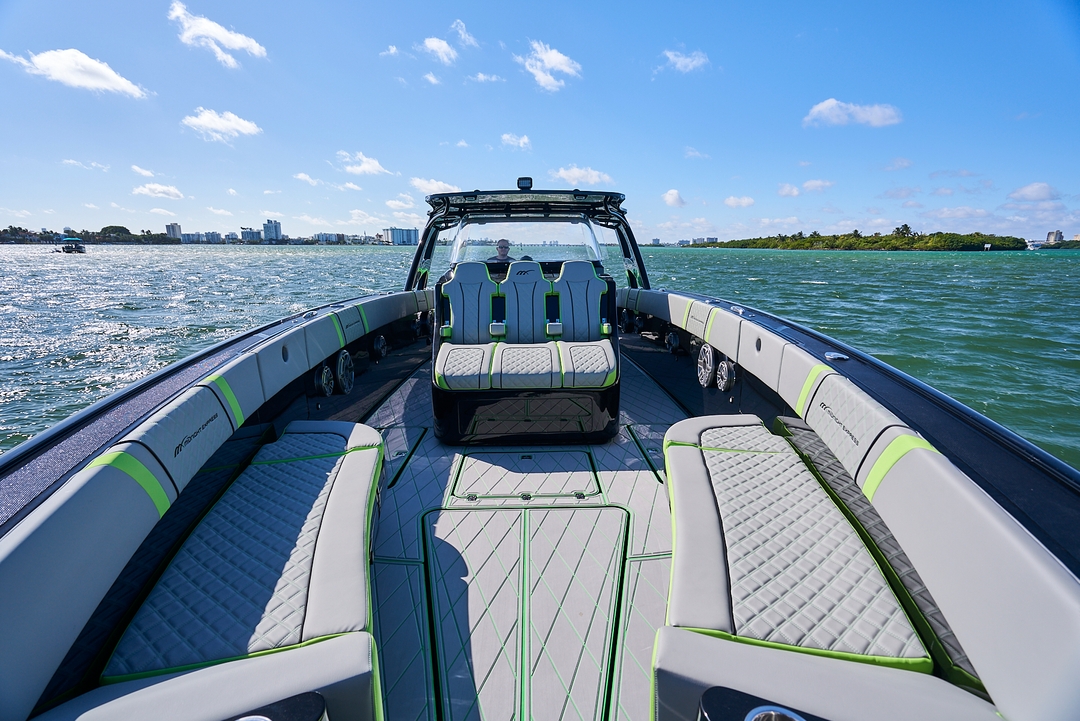 43' Open | Midnight Express Boats | High Performance Center Console