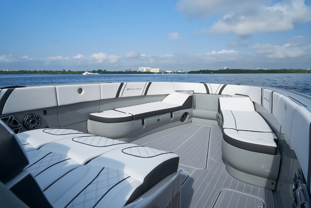43' Open | Midnight Express Boats | High Performance Center Console