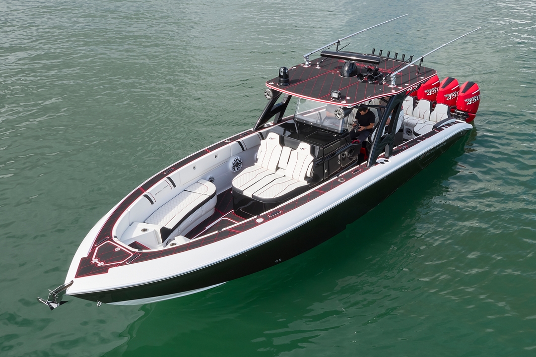 37′ Open | Midnight Express Boats | High Performance Center Console