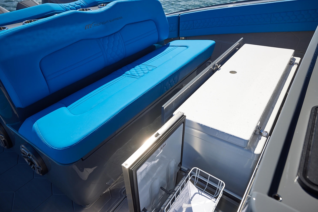 52' Vitesse | Midnight Express Boats | High Performance Center Console