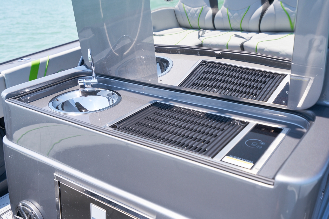 37′ Open | Midnight Express Boats | High Performance Center Console