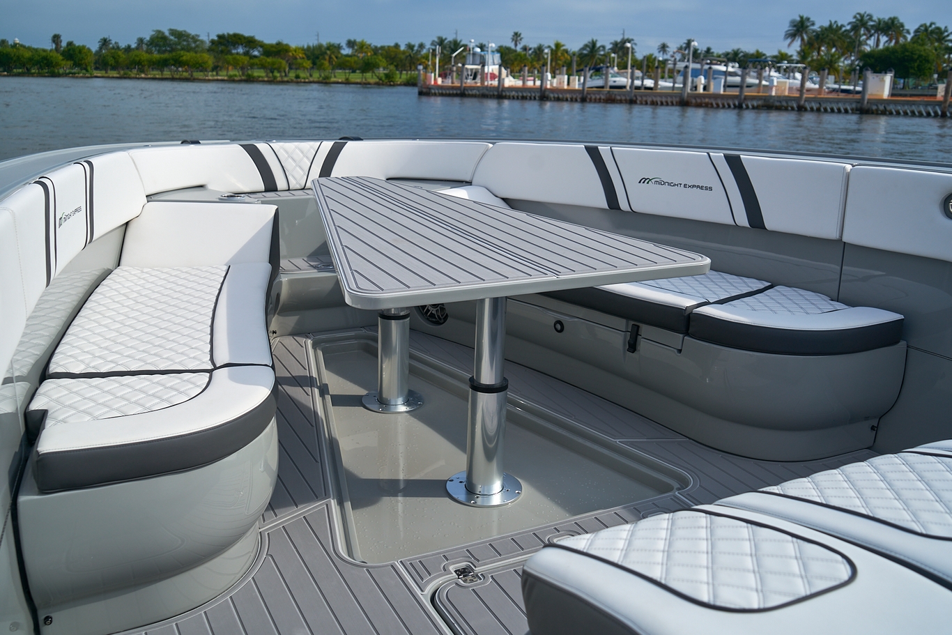 43' Open | Midnight Express Boats | High Performance Center Console