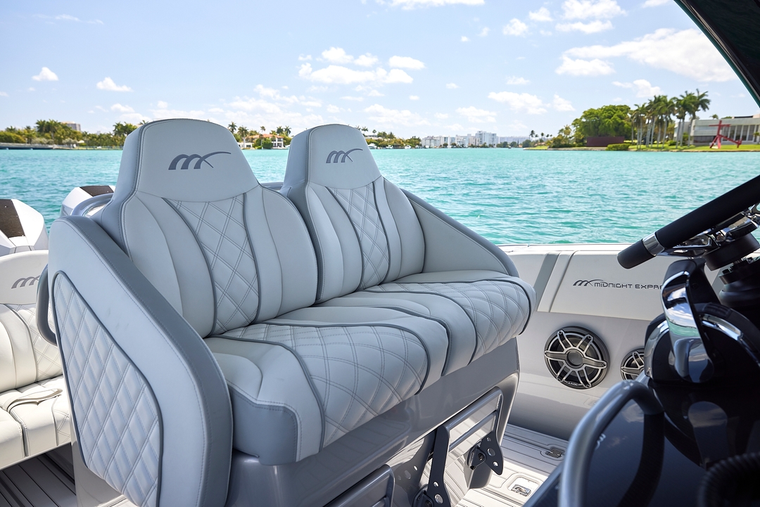 34' Open | Midnight Express Boats | High Performance Center Console