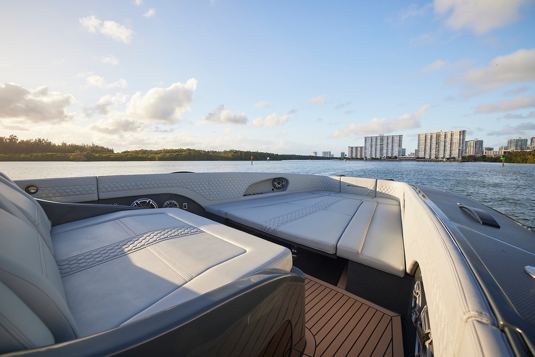 60' Pied-A-Mer | Midnight Express | High Performance Center Console
