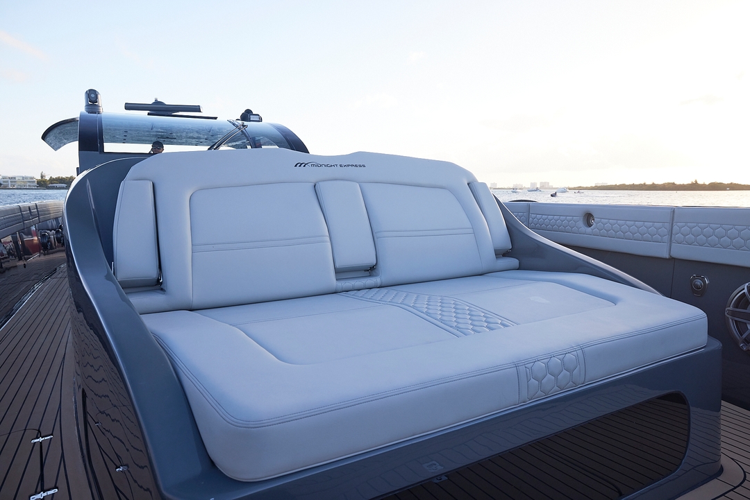 60' Pied-A-Mer | Midnight Express | High Performance Center Console