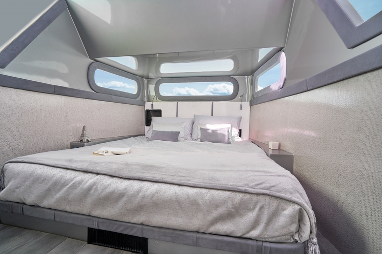 60' Pied-A-Mer | Midnight Express | High Performance Center Console