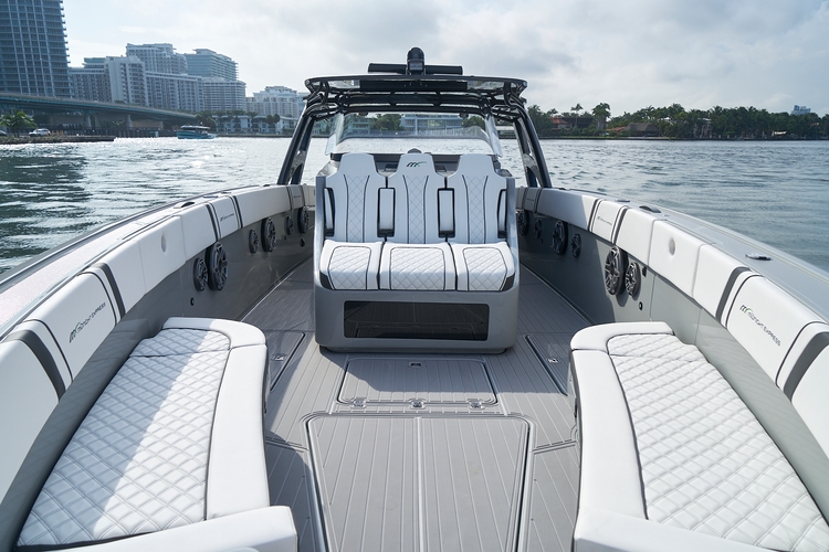 43' Open | Midnight Express Boats | High Performance Center Console
