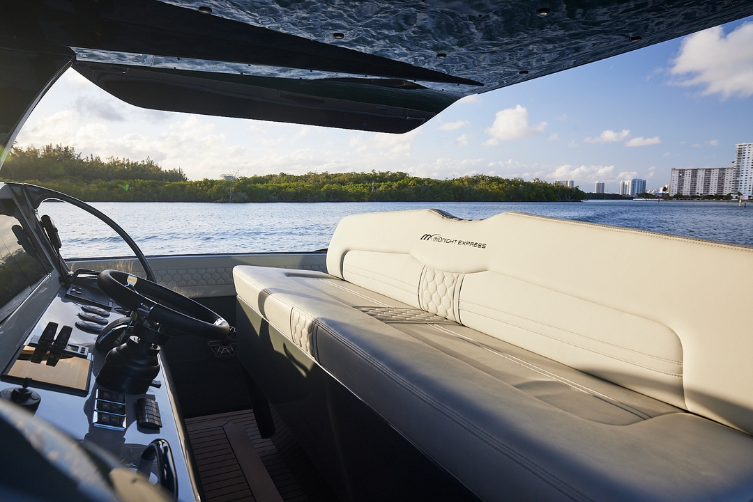 60' Pied-A-Mer | Midnight Express | High Performance Center Console